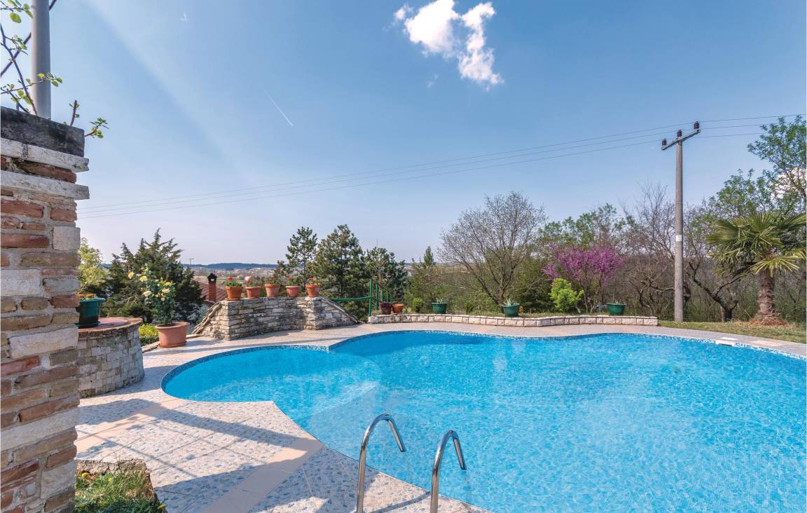 75 M² Apartamento ∙ 2 Habitaciones ∙ 6 Huéspedes - Pazin