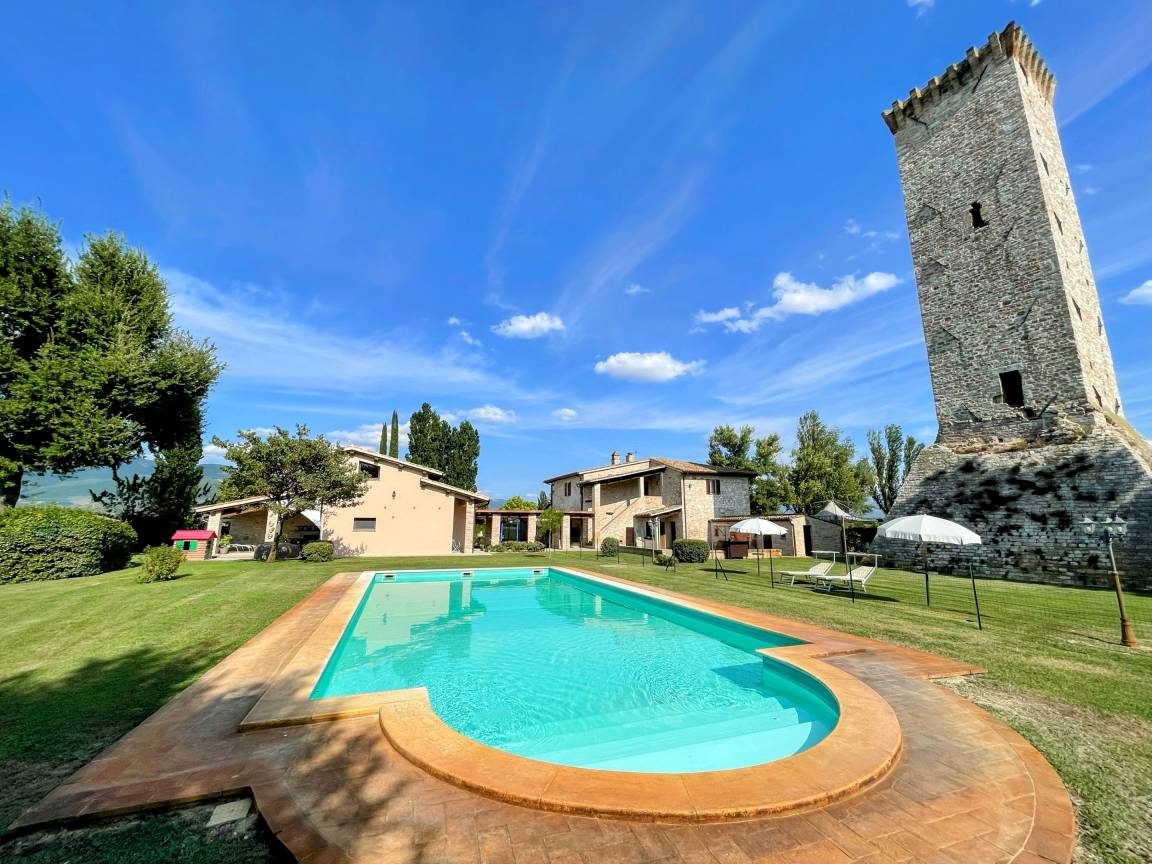 500 M² Villa ∙ 5 Bedrooms ∙ 16 Guests - Spello