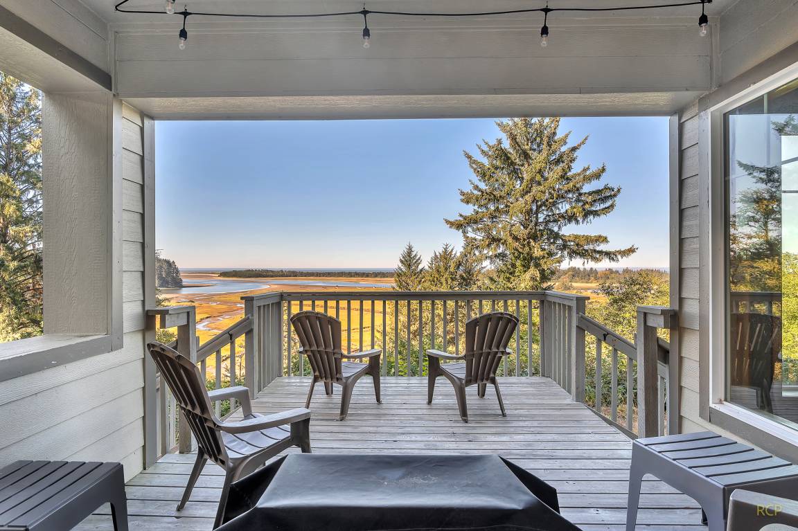 196 M² House ∙ 4 Bedrooms ∙ 8 Guests - Pacific City, OR