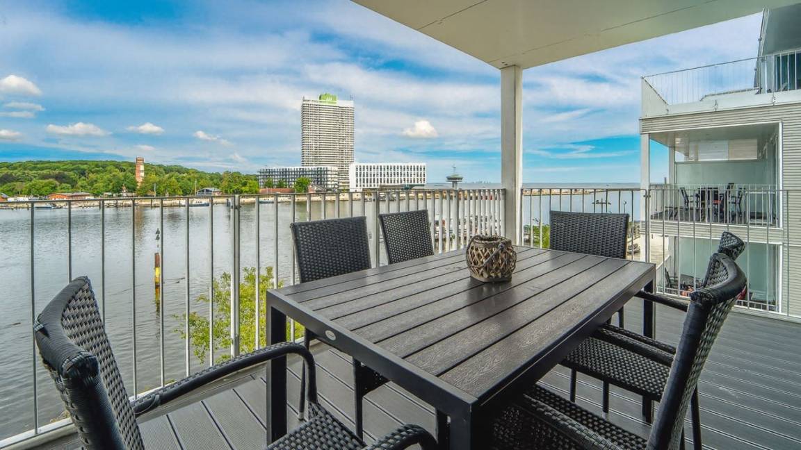 82 M² Apartment ∙ 2 Bedrooms ∙ 6 Guests - Lübeck