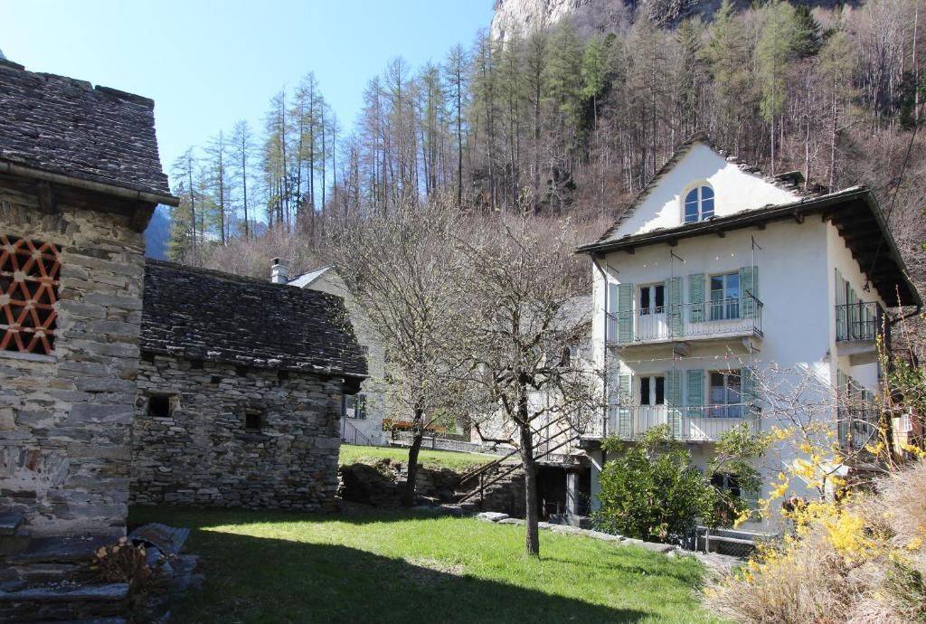 220 M² Maison De Vacances ∙ 6 Chambres ∙ 12 Personnes - Canton du Tessin