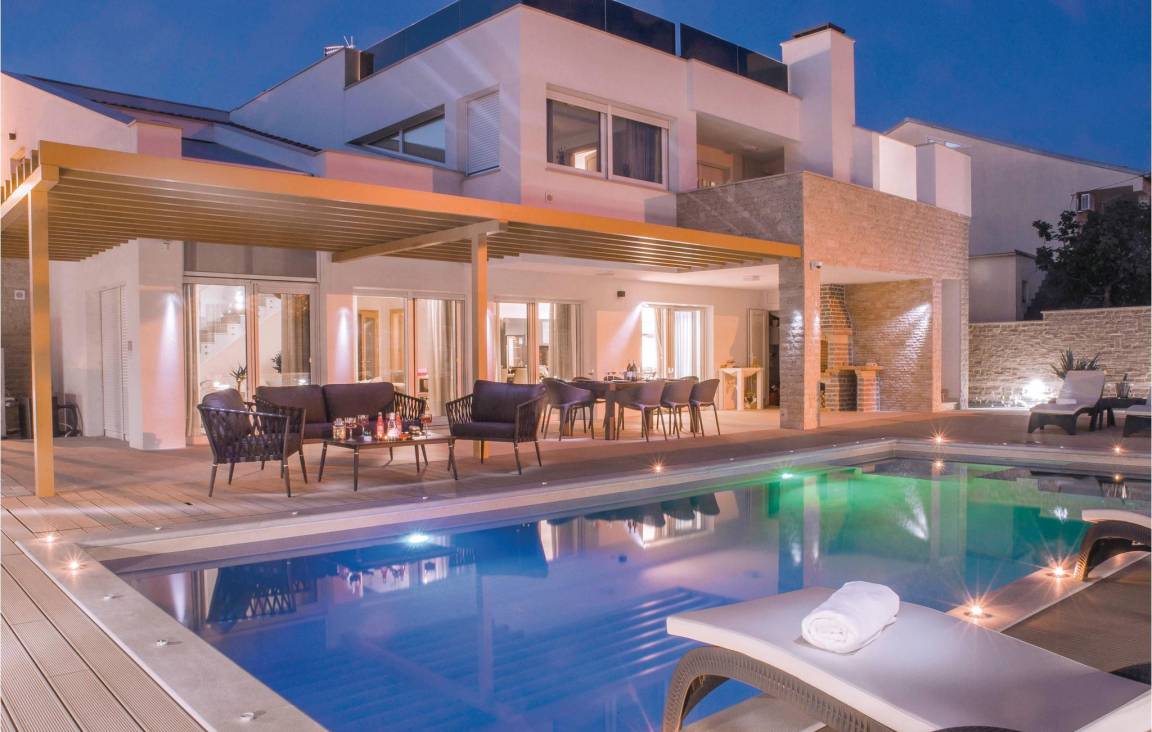 230 M² Maison De Vacances ∙ 5 Chambres ∙ 10 Personnes - Pirovac