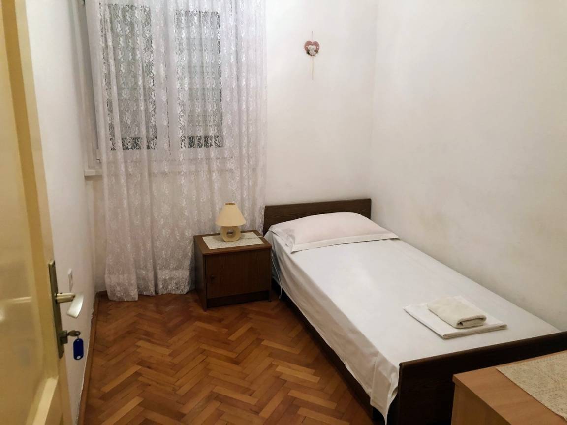 64 M² Ferienwohnung ∙ 3 Schlafzimmer ∙ 5 Gäste - Drvenik