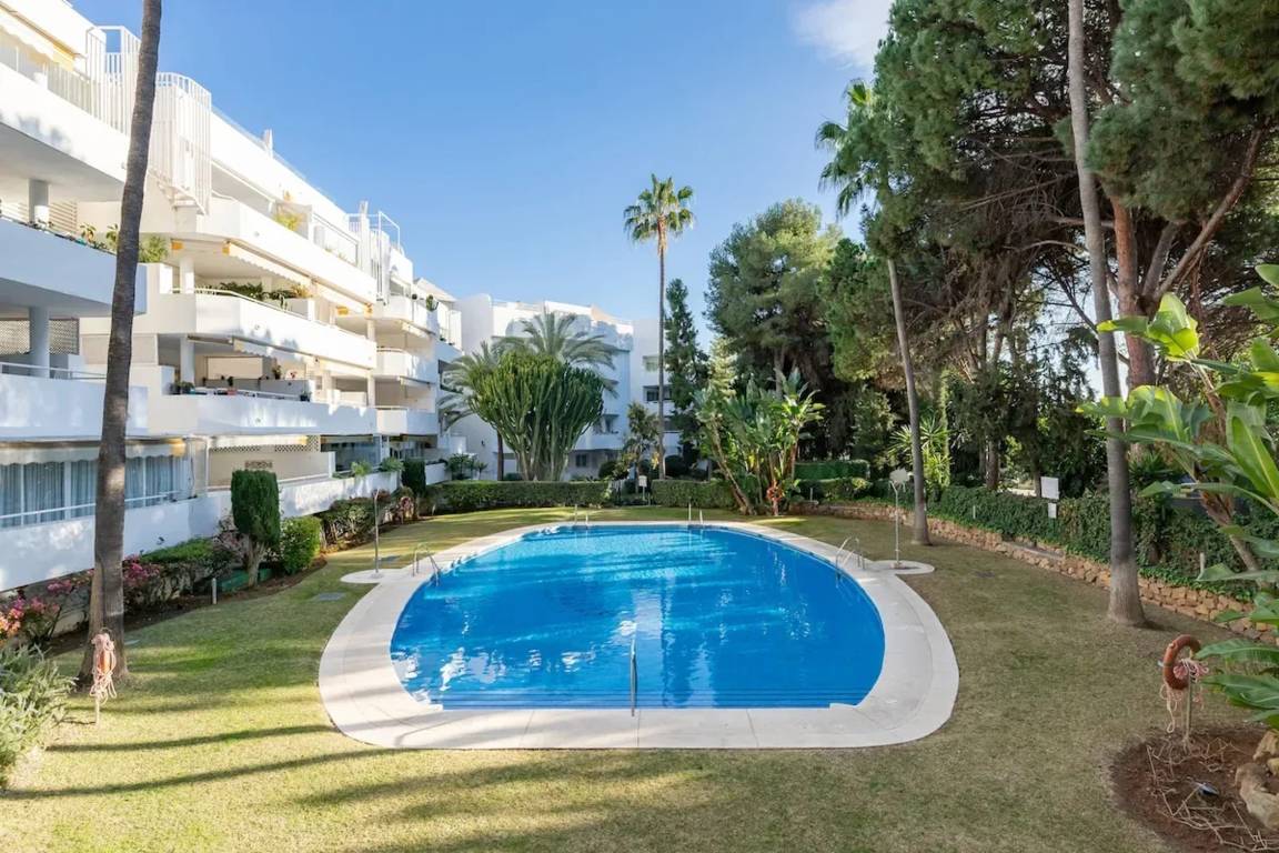 75 M² Apartamento ∙ 2 Habitaciones ∙ 4 Huéspedes - Marbella