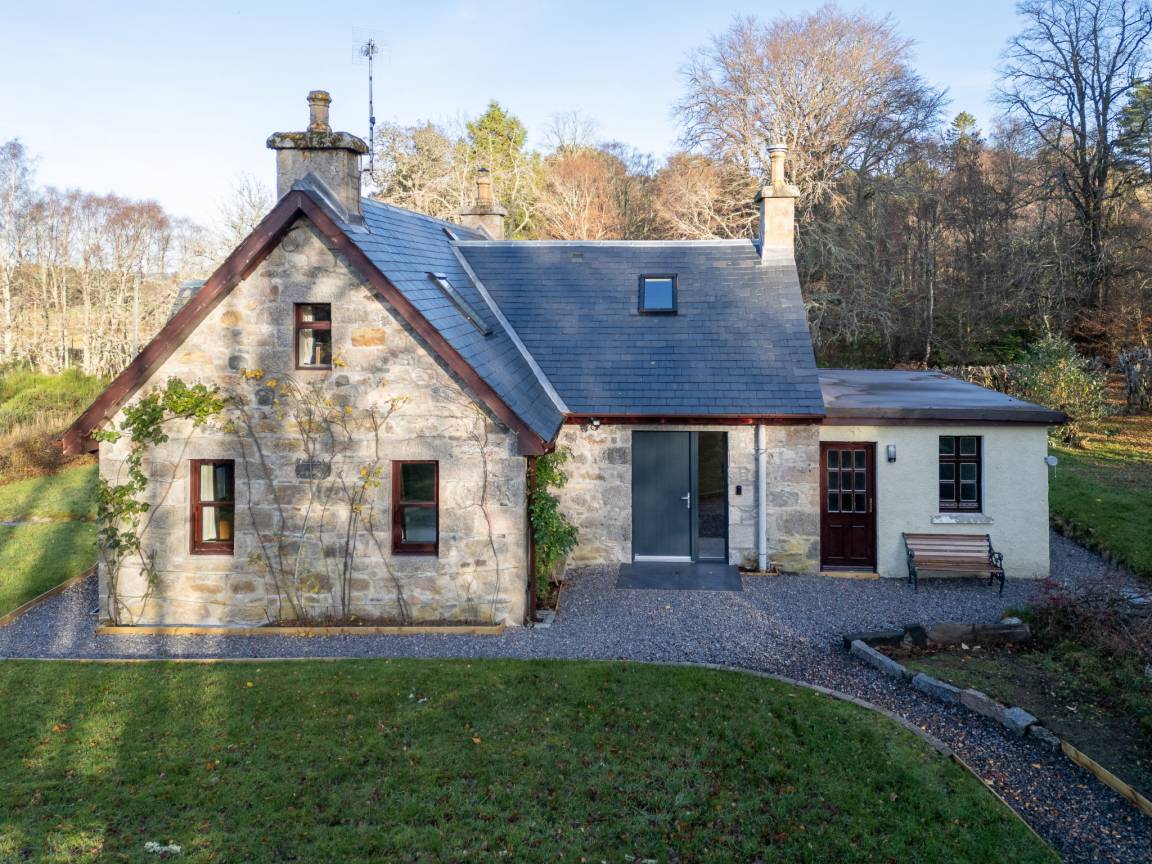 118 M² House ∙ 3 Bedrooms ∙ 6 Guests - Loch Ness