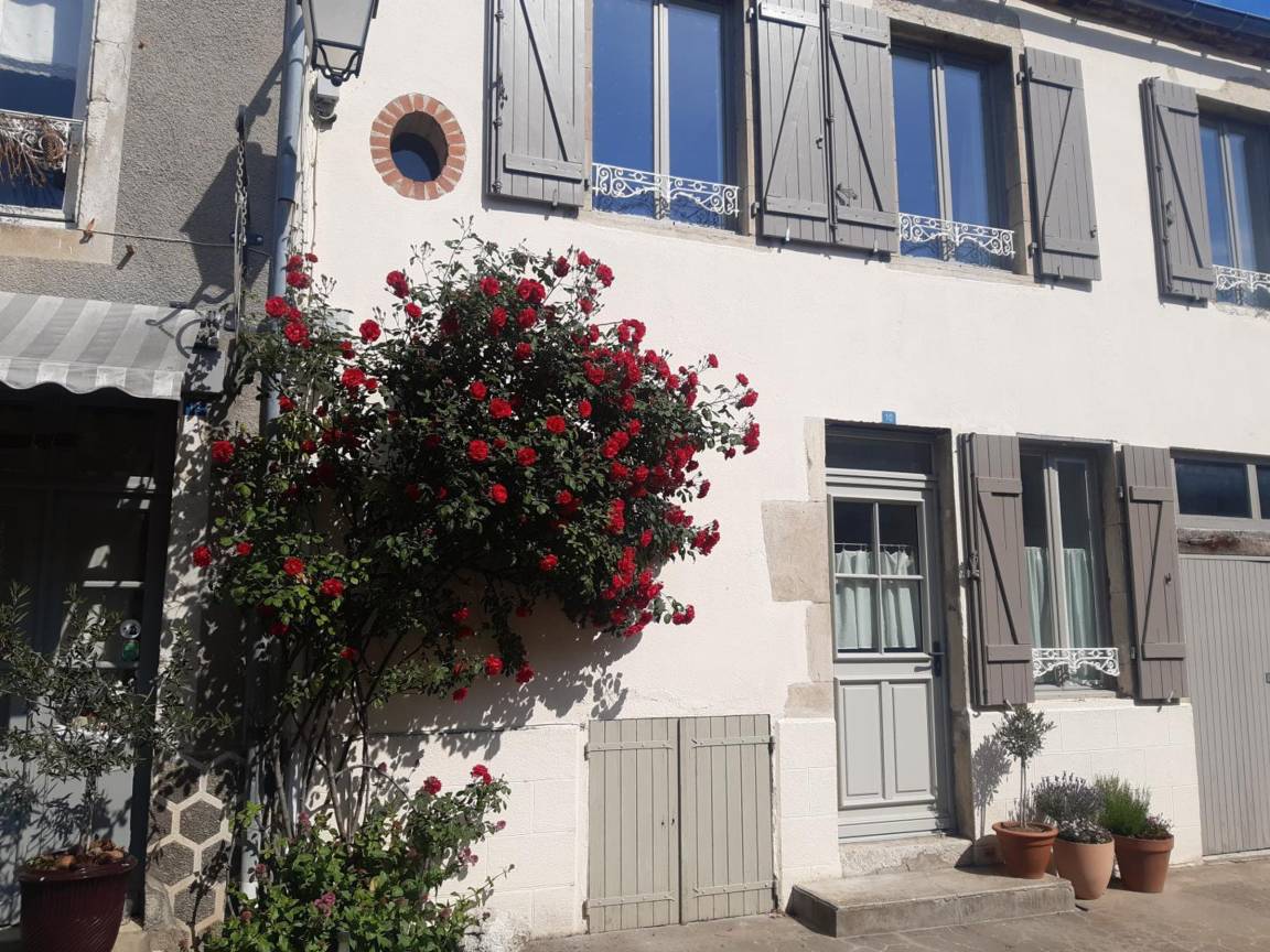 120 M² Cottage ∙ 3 Chambres ∙ 6 Personnes - Gannat