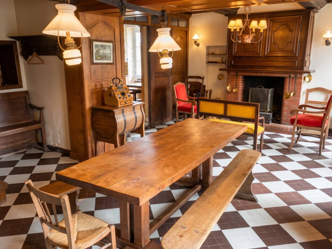 300 M² Huis ∙ 7 Slaapkamers ∙ 16 Gasten - Saint-Lô