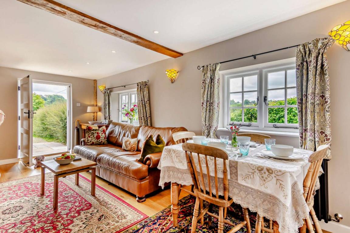 Cottage ∙ 2 Bedrooms ∙ 4 Guests - Battle