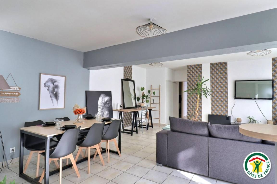 65 M² Gîte ∙ 2 Chambres ∙ 4 Personnes - Roybon
