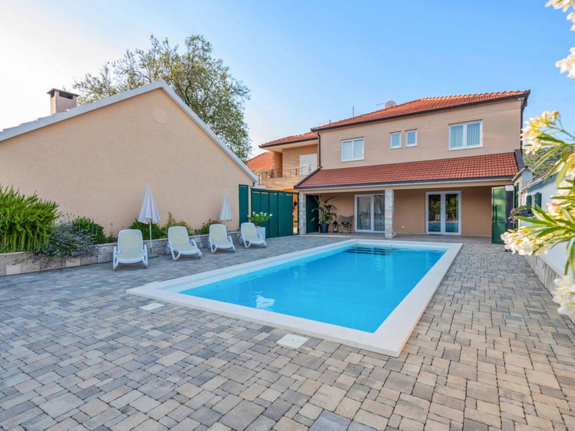 242 M² Ferienhaus ∙ 4 Schlafzimmer ∙ 8 Gäste - Vrgorac