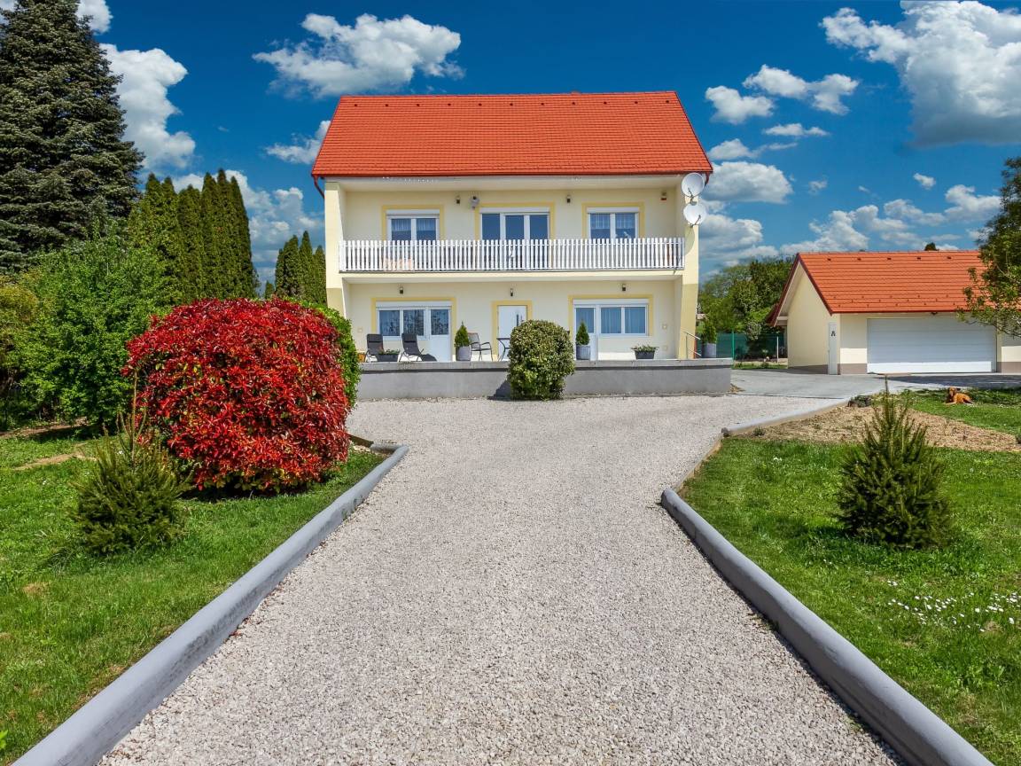 80 M² Apartment ∙ 2 Bedrooms ∙ 4 Guests - Lake Balaton