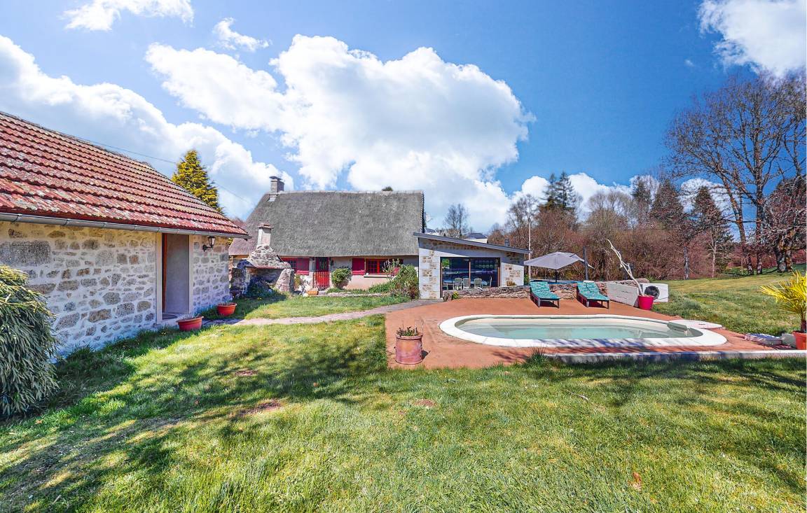150 M² Maison De Vacances ∙ 6 Chambres ∙ 12 Personnes - Creuse