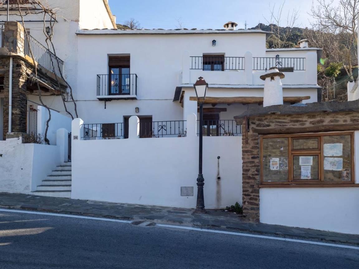 195 M² Casa Rural ∙ 3 Habitaciones ∙ 6 Huéspedes - Pampaneira