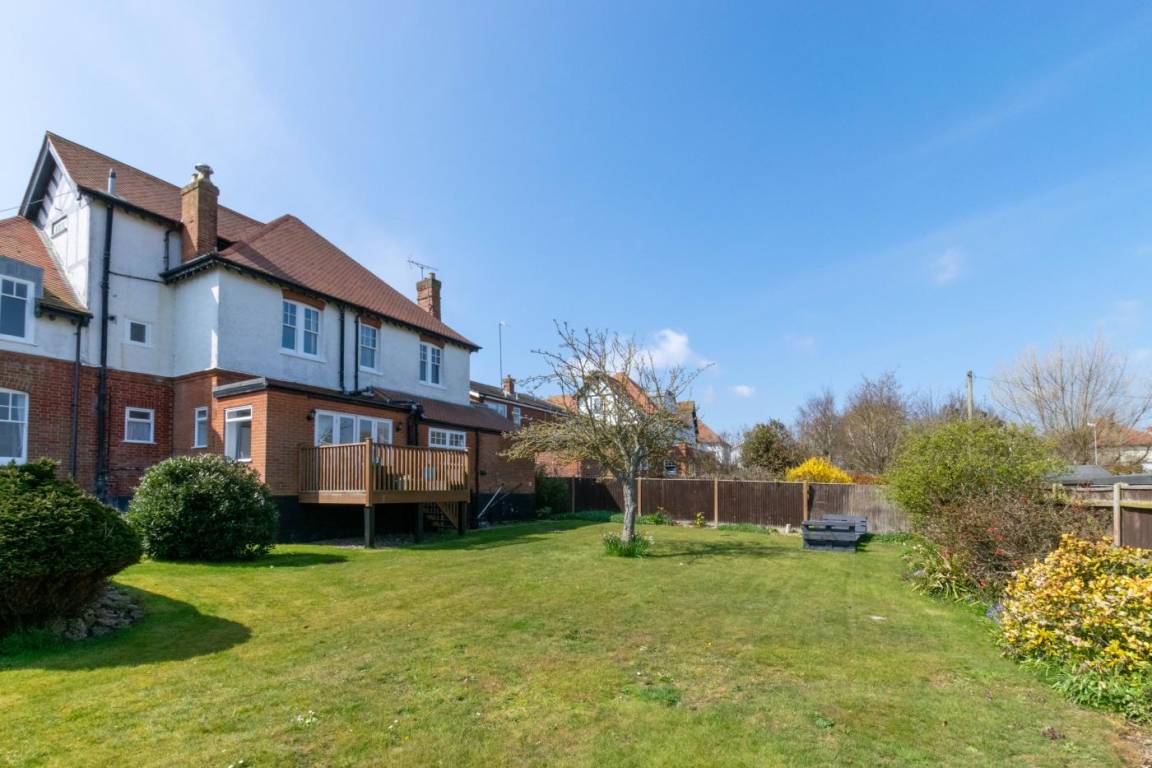 Cottage ∙ 6 Bedrooms ∙ 14 Guests - Southwold