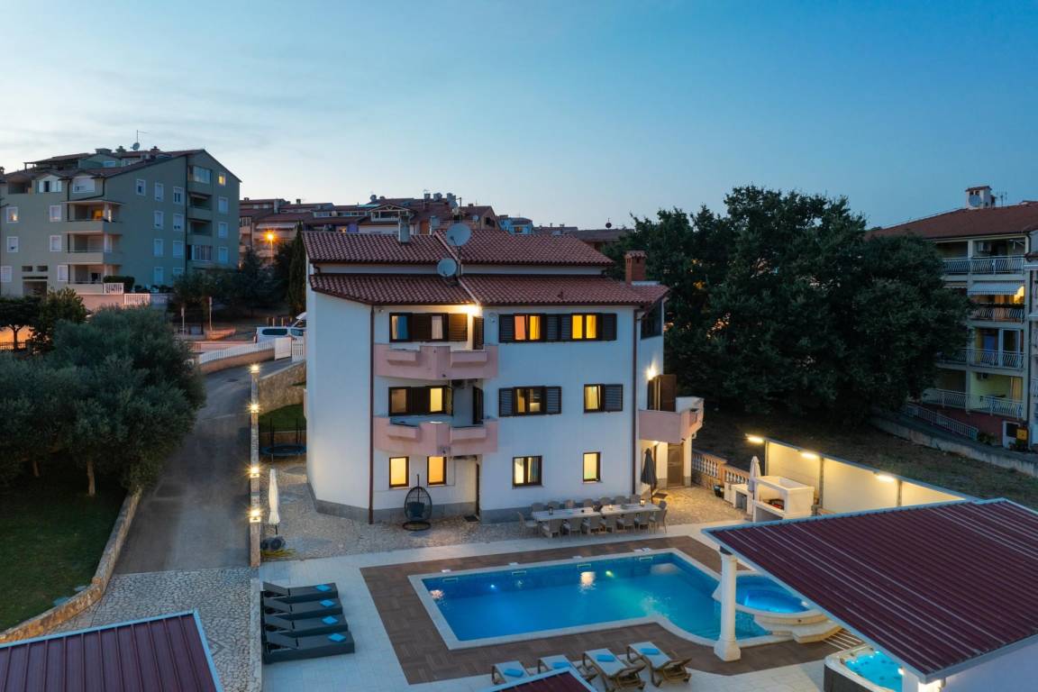 500 M² Casa ∙ 9 Camere Da Letto ∙ 18 Ospiti - Pola