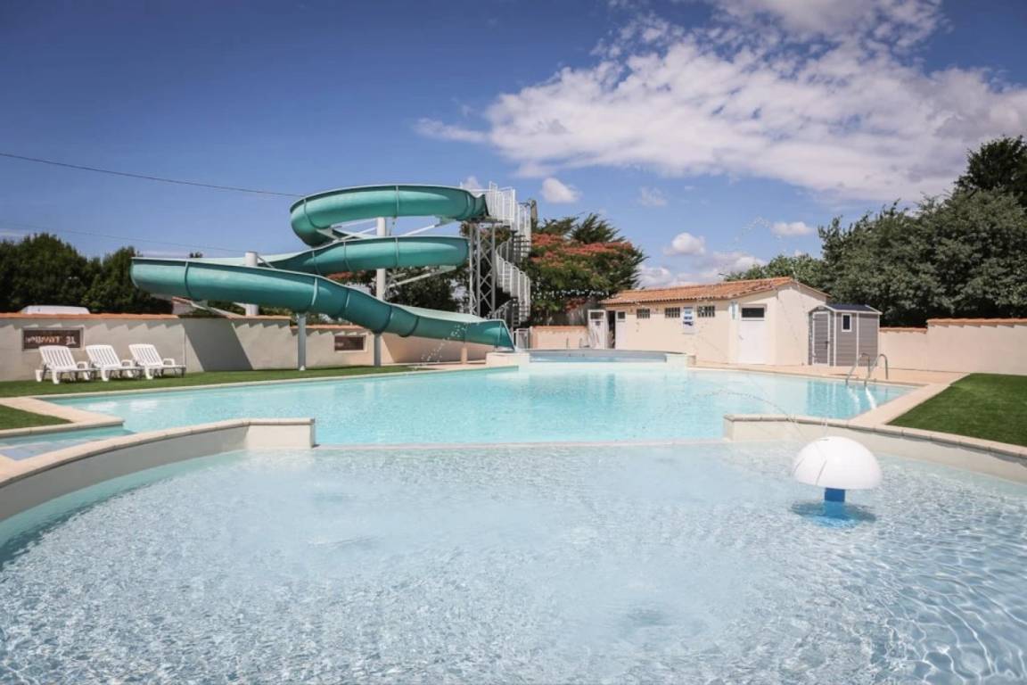 24 M² Camping ∙ 2 Chambres ∙ 6 Personnes - Aizenay