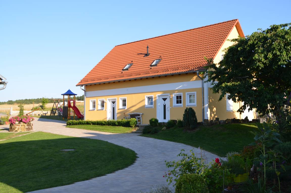 90 M² Ferienhaus ∙ 2 Schlafzimmer ∙ 5 Gäste - Neunburg vorm Wald