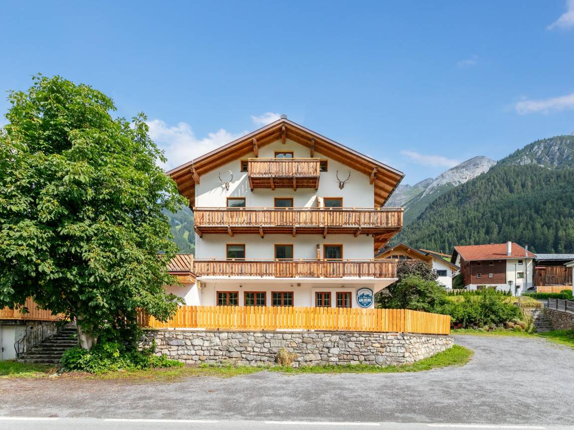 580 M² House ∙ 14 Bedrooms ∙ 26 Guests - Pettneu am Arlberg