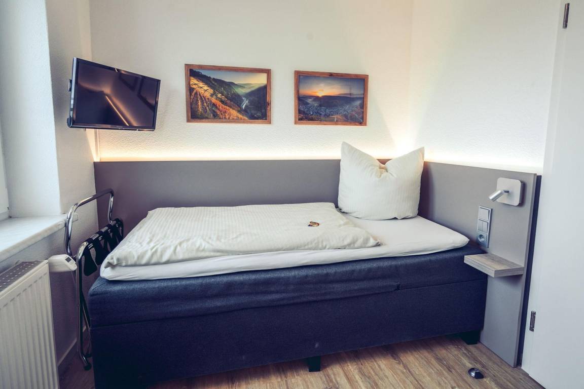12 M² Hotel ∙ 1 Camera Da Letto ∙ 1 Ospite - Rheinbach