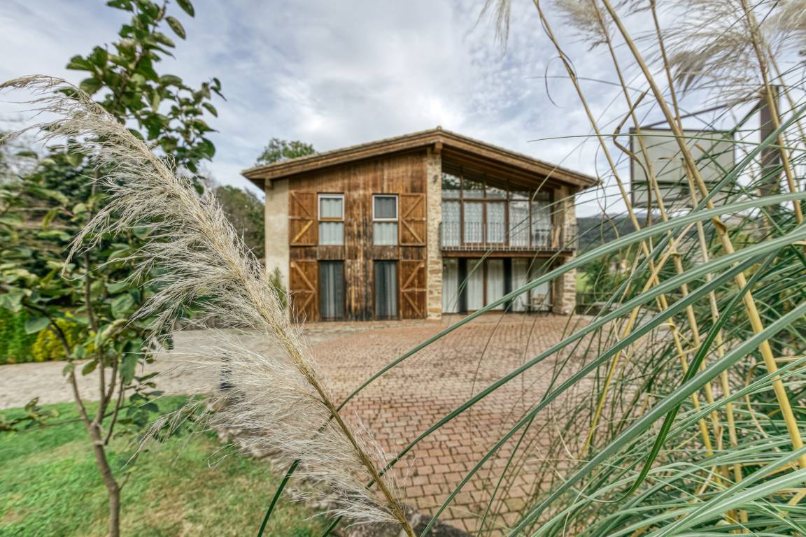 75 M² House ∙ 2 Bedrooms ∙ 5 Guests - Olot