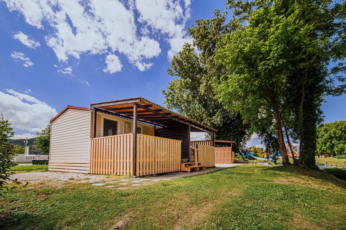 26 M² Camping-unterkunft ∙ 1 Schlafzimmer ∙ 3 Gäste - Jesenice