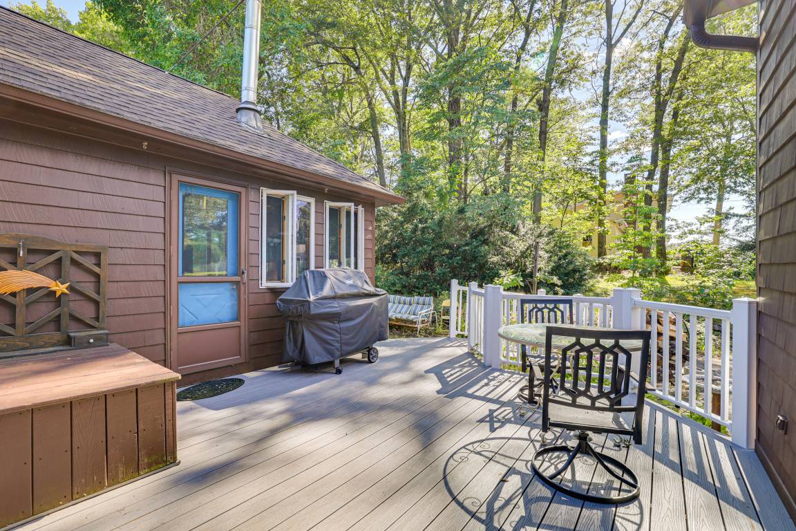 212 M² House ∙ 4 Bedrooms ∙ 9 Guests - Bristol, CT