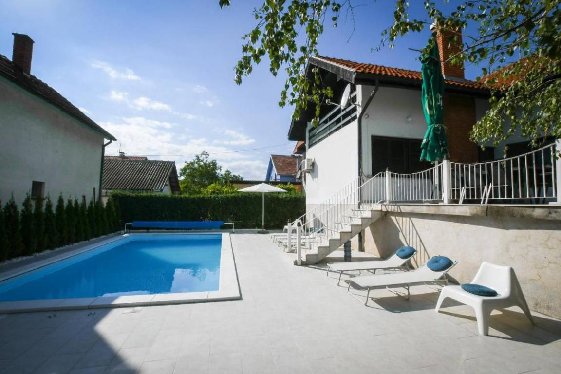 250 M² Villa ∙ 6 Bedrooms ∙ 12 Guests - Drobeta-Turnu Severin