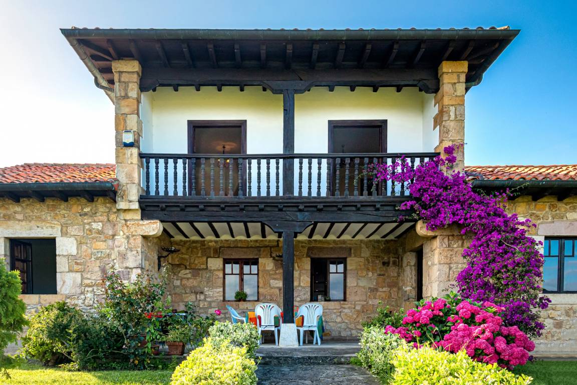 180 M² Villa ∙ 5 Habitaciones ∙ 10 Huéspedes - Santillana del Mar