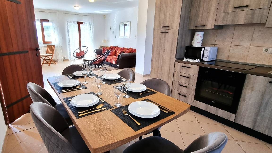 83 M² Apartment ∙ 3 Bedrooms ∙ 6 Guests - Privlaka