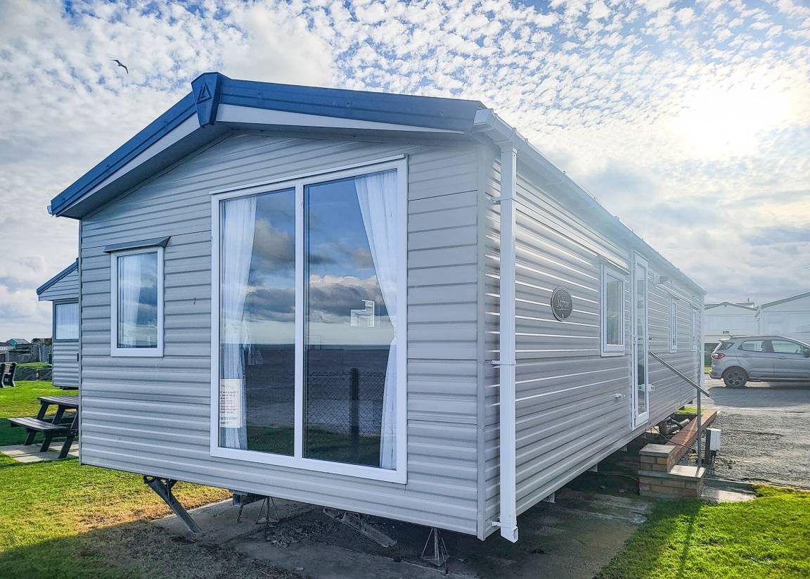 Caravan ∙ 3 Bedrooms ∙ 8 Guests - Norfolk