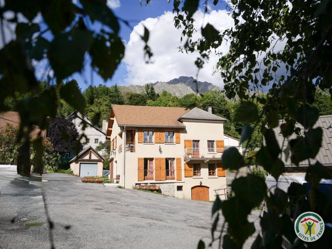 120 M² Gîte ∙ 3 Chambres ∙ 6 Personnes - Valbonnais