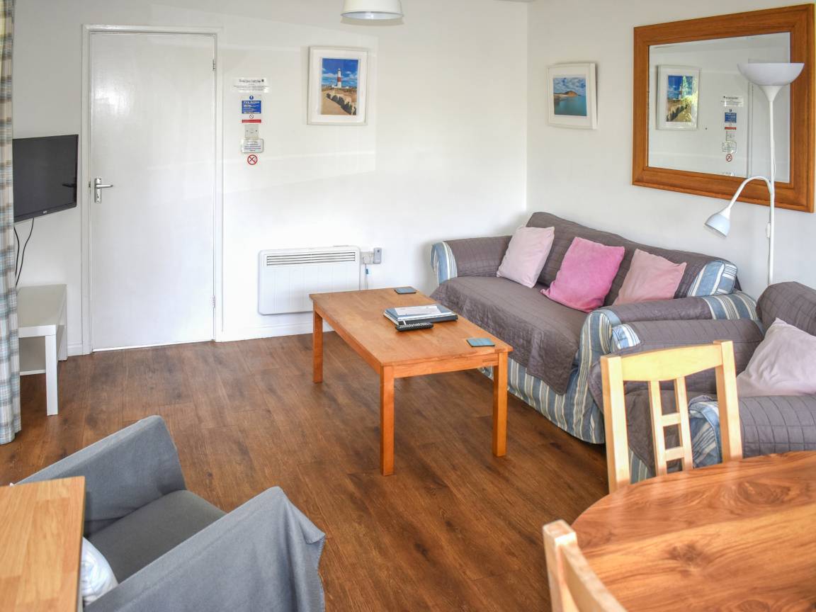 Cottage ∙ 2 Bedrooms ∙ 4 Guests - Burton Bradstock