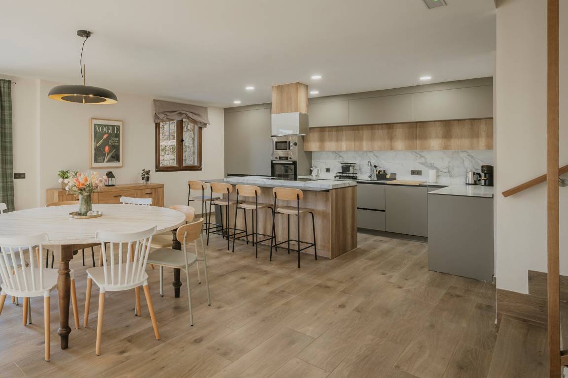 360 M² Villa ∙ 10 Habitaciones ∙ 23 Huéspedes - Las Navas del Marqués