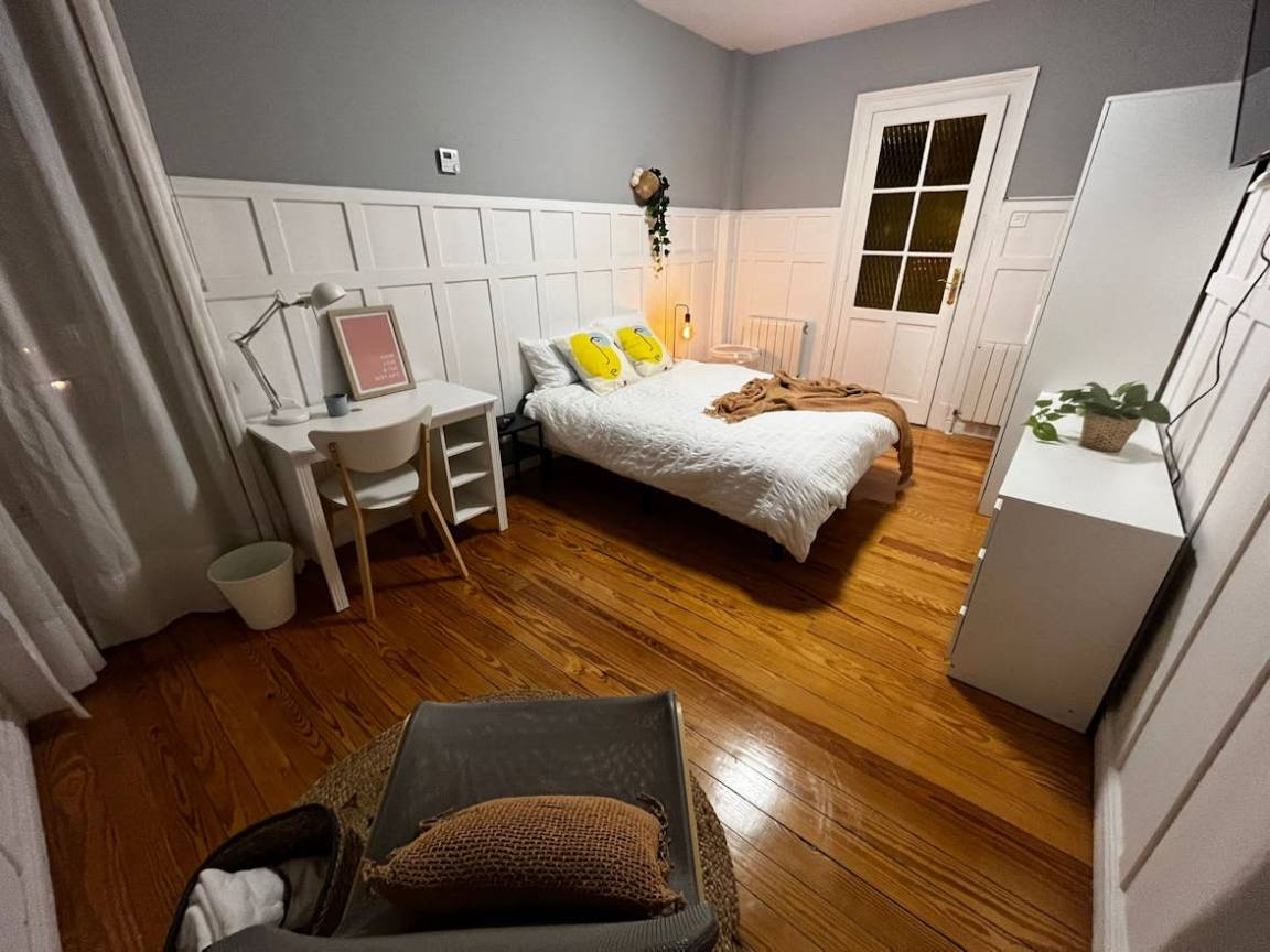 120 M² Habitación Compartida ∙ 1 Habitación ∙ 1 Huésped - Portugalete