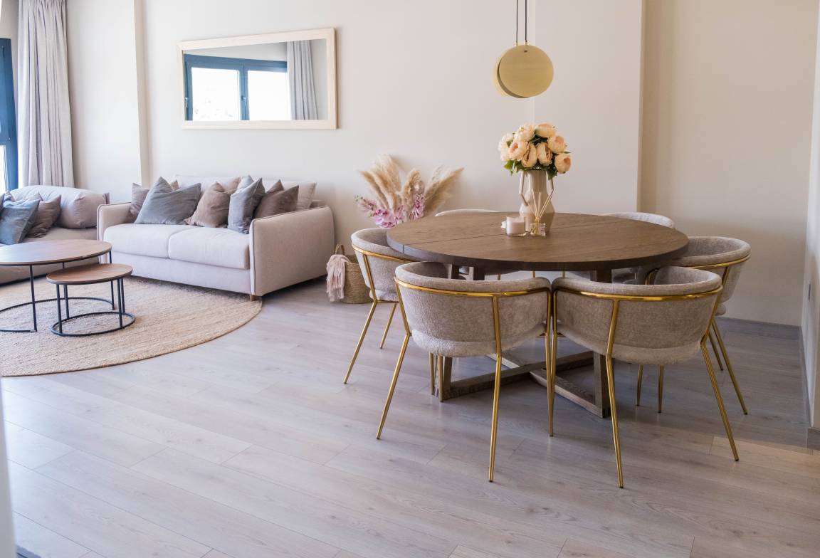 90 M² Apartamento ∙ 3 Habitaciones ∙ 6 Huéspedes - Estepona