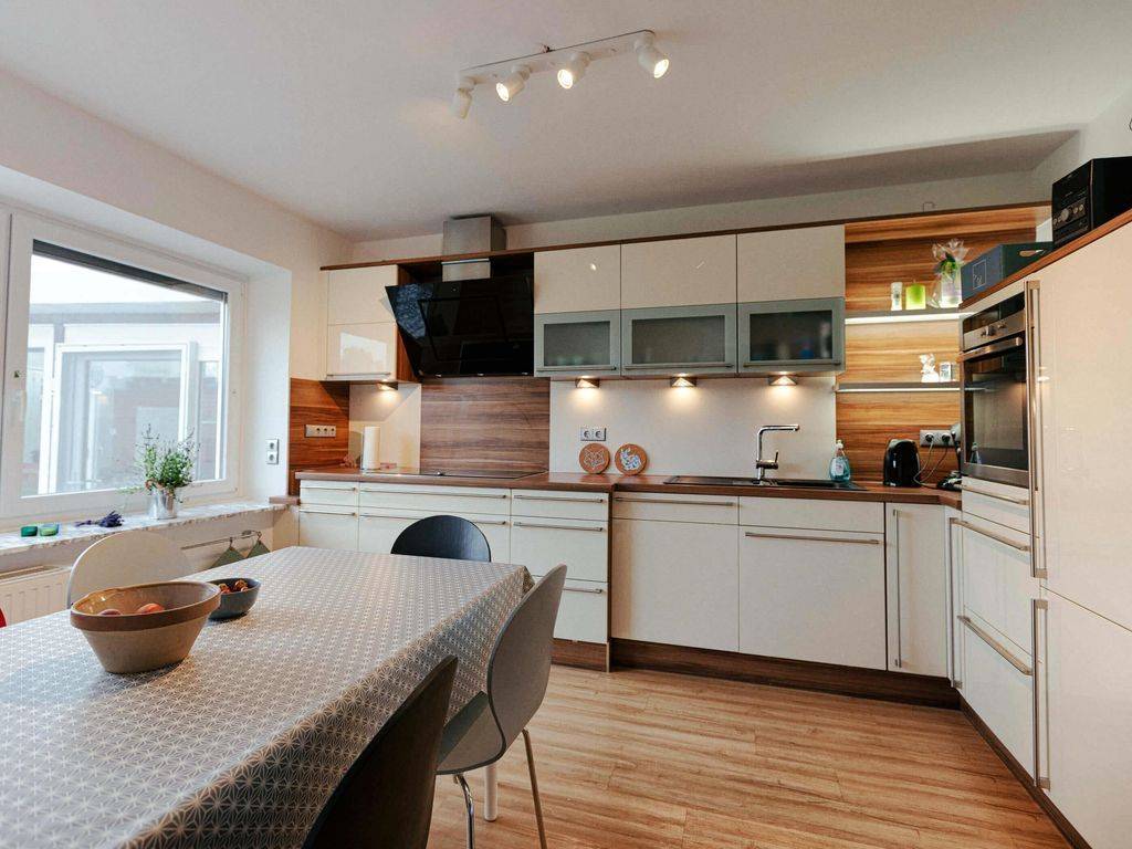 105 M² Ferienhaus ∙ 4 Schlafzimmer ∙ 6 Gäste - Emden