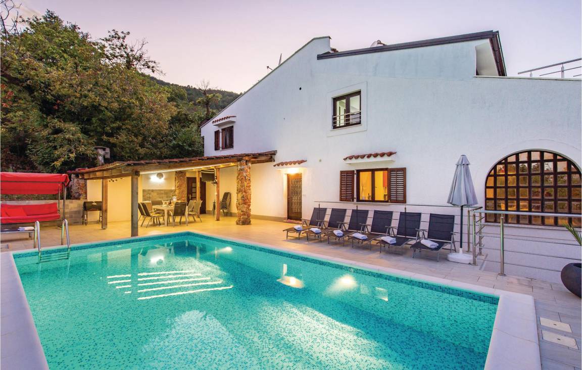 260 M² House ∙ 6 Bedrooms ∙ 15 Guests - Lovran