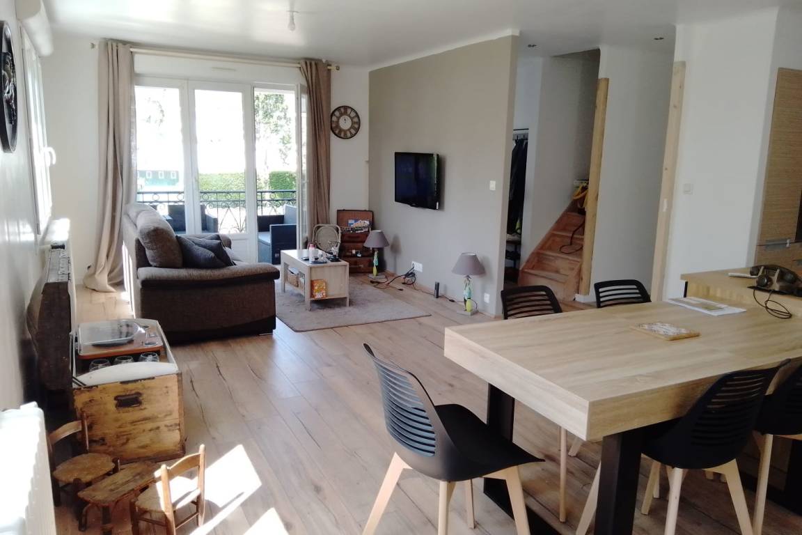 80 M² House ∙ 3 Bedrooms ∙ 6 Guests - Séné