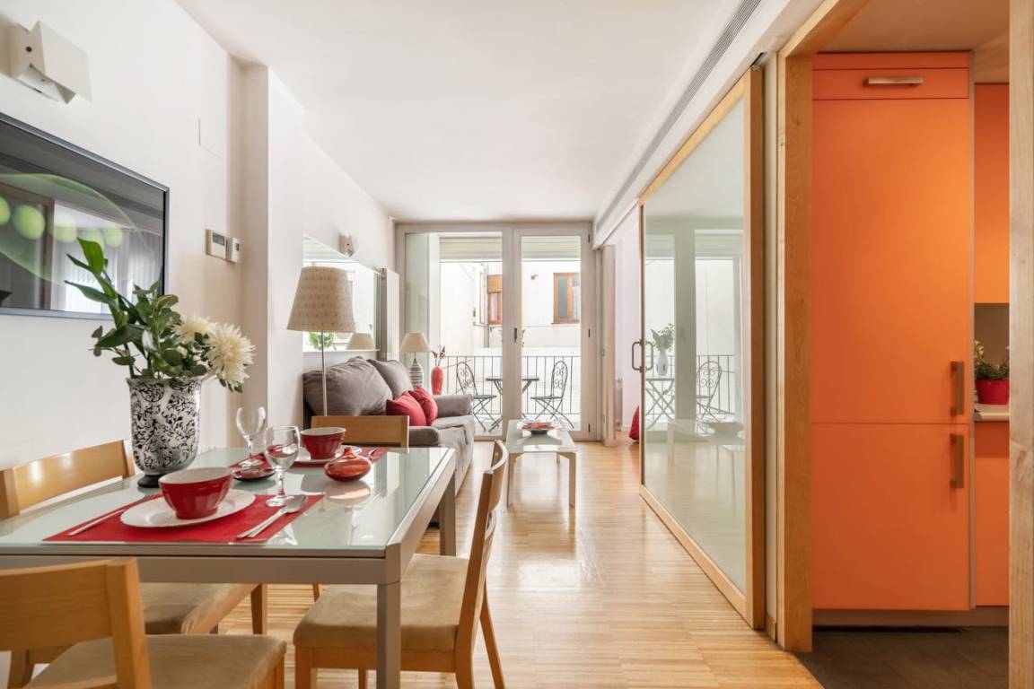 75 M² Apartamento ∙ 2 Habitaciones ∙ 5 Huéspedes - Madrid
