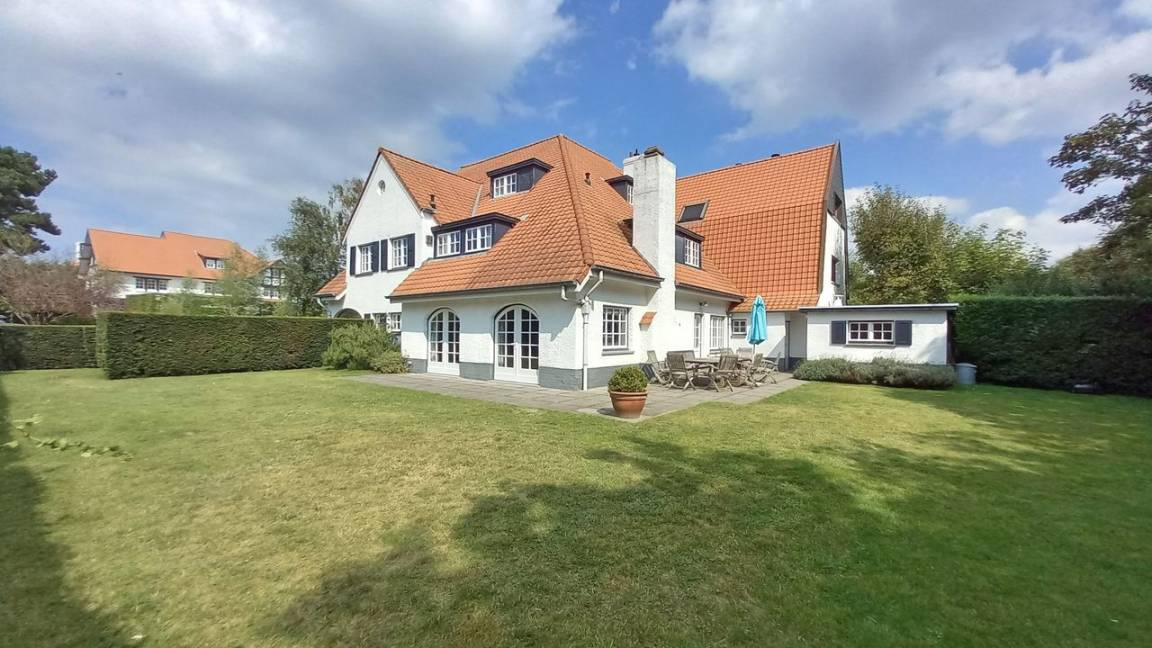 250 M² Apartamento ∙ 5 Habitaciones ∙ 10 Huéspedes - Brujas
