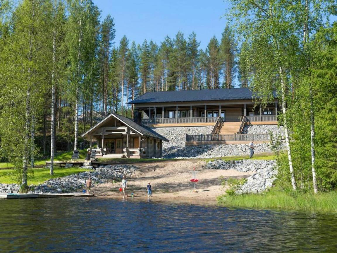 185 M² House ∙ 5 Bedrooms ∙ 11 Guests - Keuruu