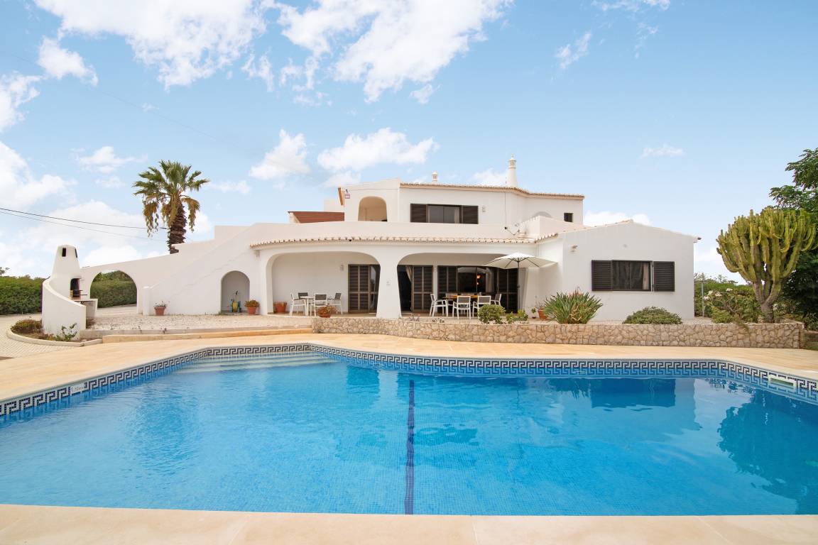 300 M² Villa ∙ 5 Slaapkamers ∙ 10 Gasten - Porches