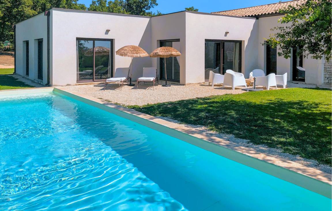 230 M² Maison De Vacances ∙ 4 Chambres ∙ 8 Personnes - Grignan