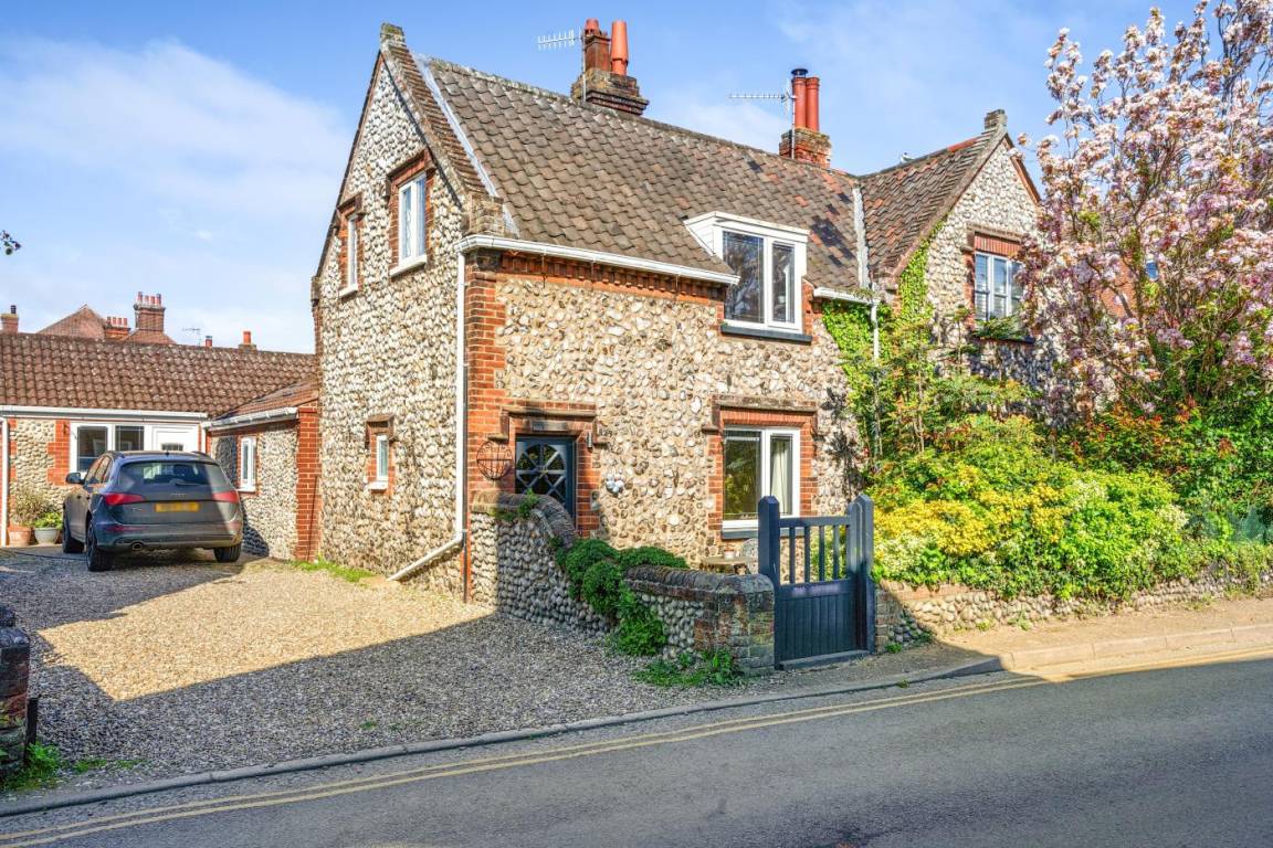 Cottage ∙ 4 Bedrooms ∙ 8 Guests - Cromer