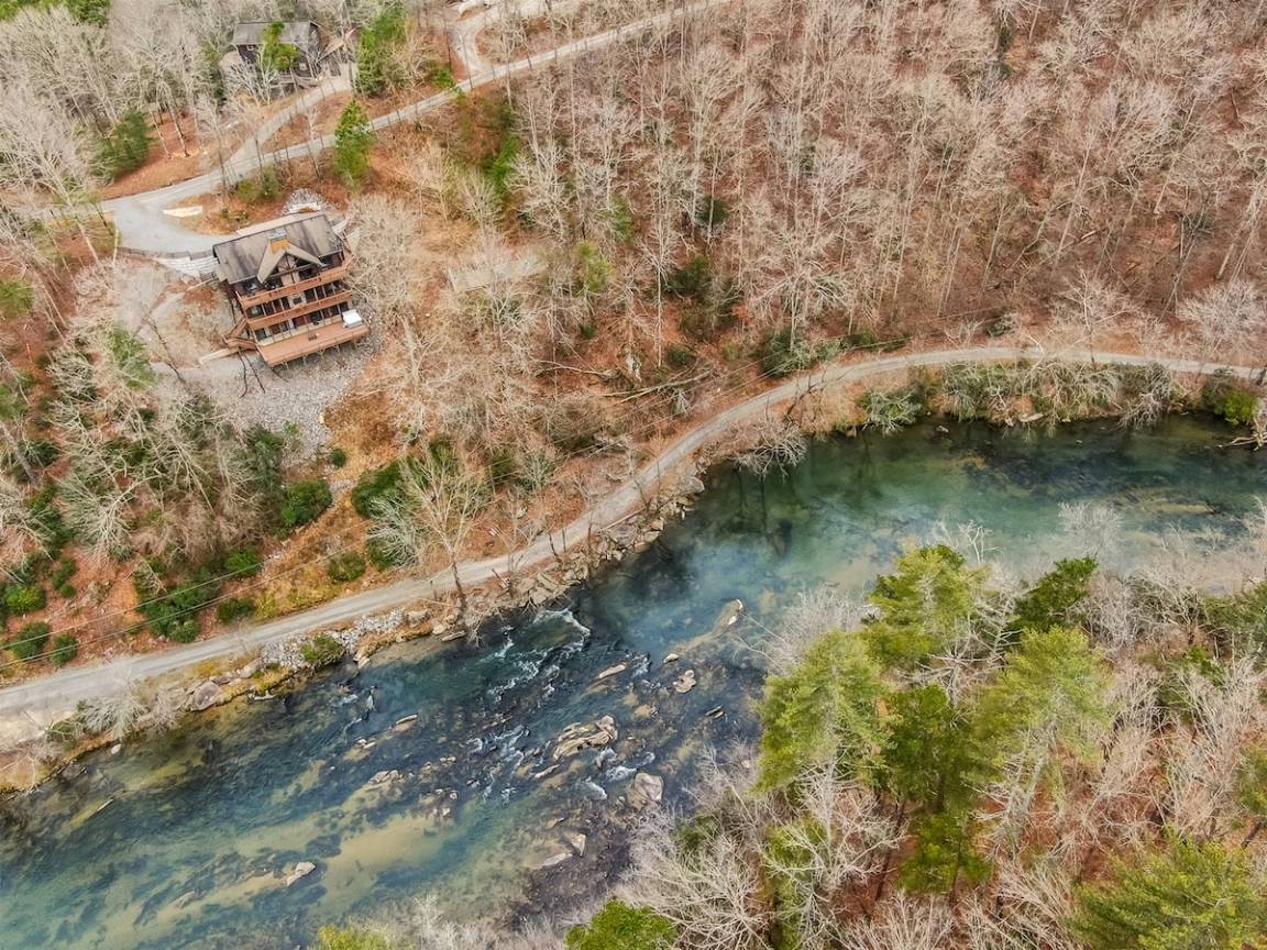 Cabin ∙ 6 Bedrooms ∙ 12 Guests - Ellijay