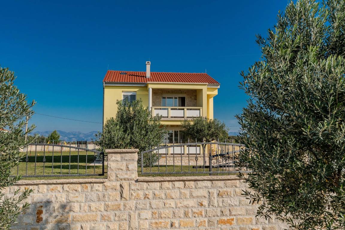 200 M² Casa ∙ 4 Habitaciones ∙ 10 Huéspedes - Sinj