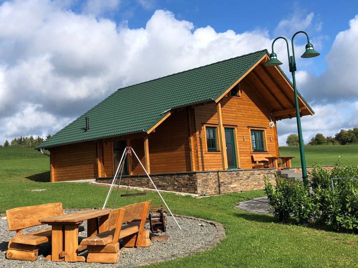 100 M² Ferienhaus ∙ 2 Schlafzimmer ∙ 4 Gäste - Nettersheim