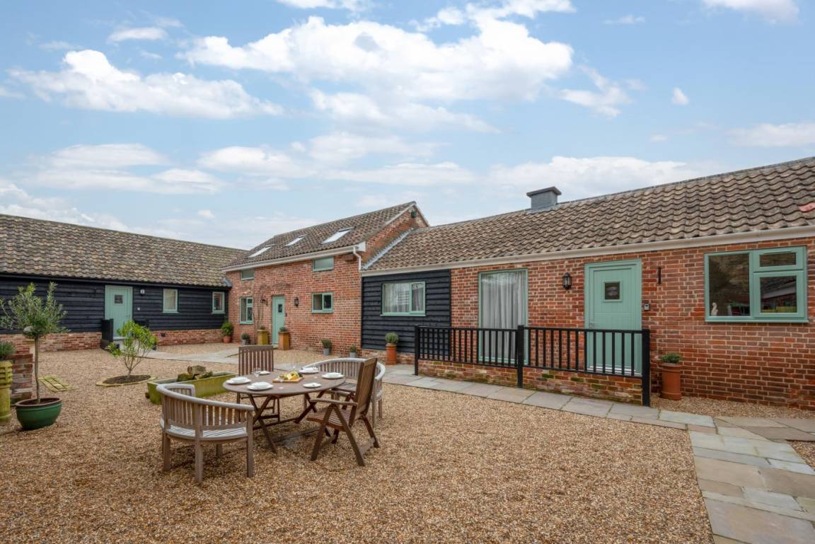 Cottage ∙ 3 Bedrooms ∙ 6 Guests - Essex