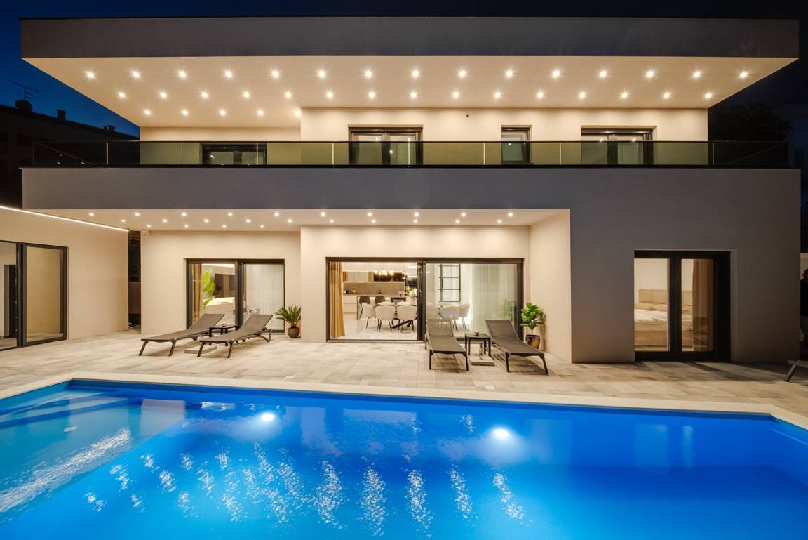 300 M² Villa ∙ 5 Bedrooms ∙ 10 Guests - Imotski