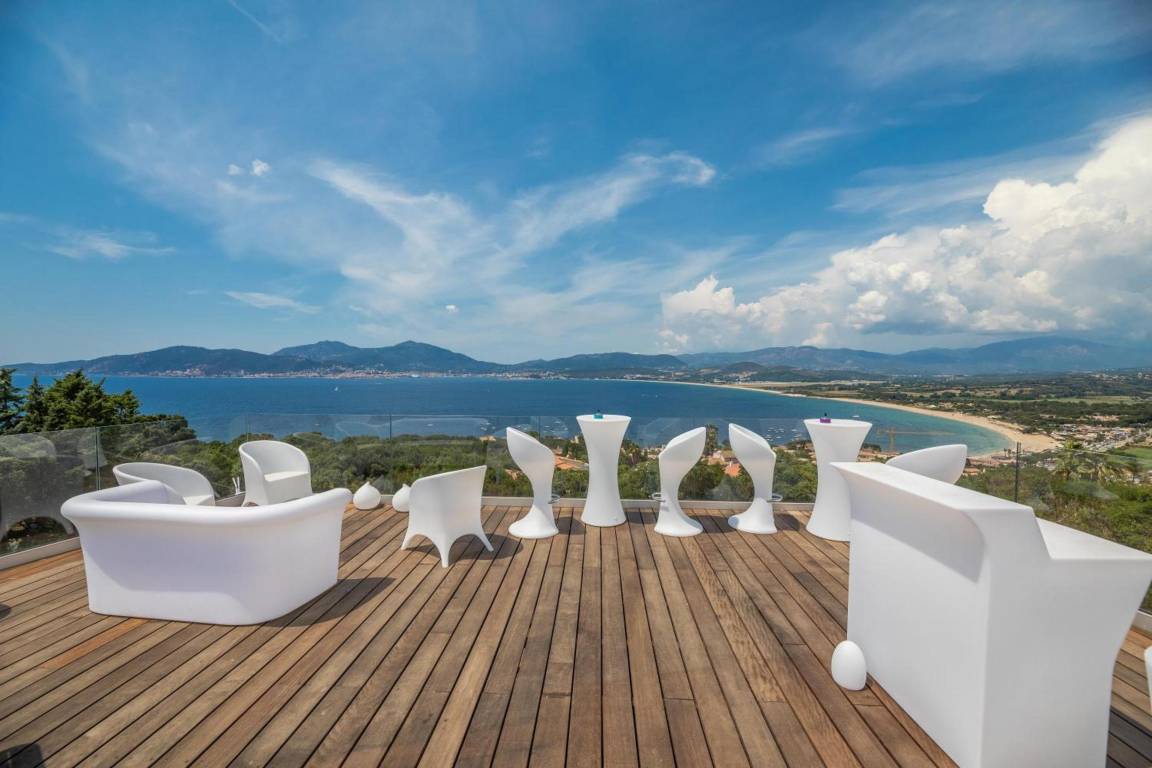 380 M² Villa ∙ 6 Chambres ∙ 12 Personnes - Corse-du-Sud